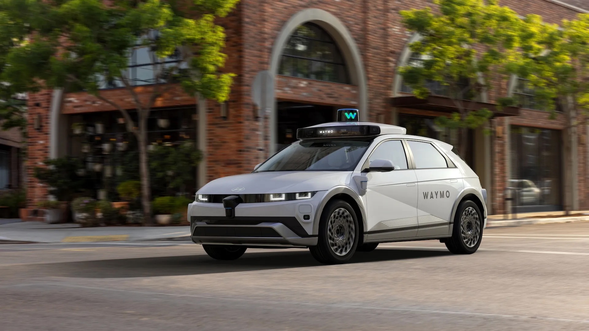 Waymo Partners with Hyundai to Expand Self-Driving Taxi Fleet - ArabGT