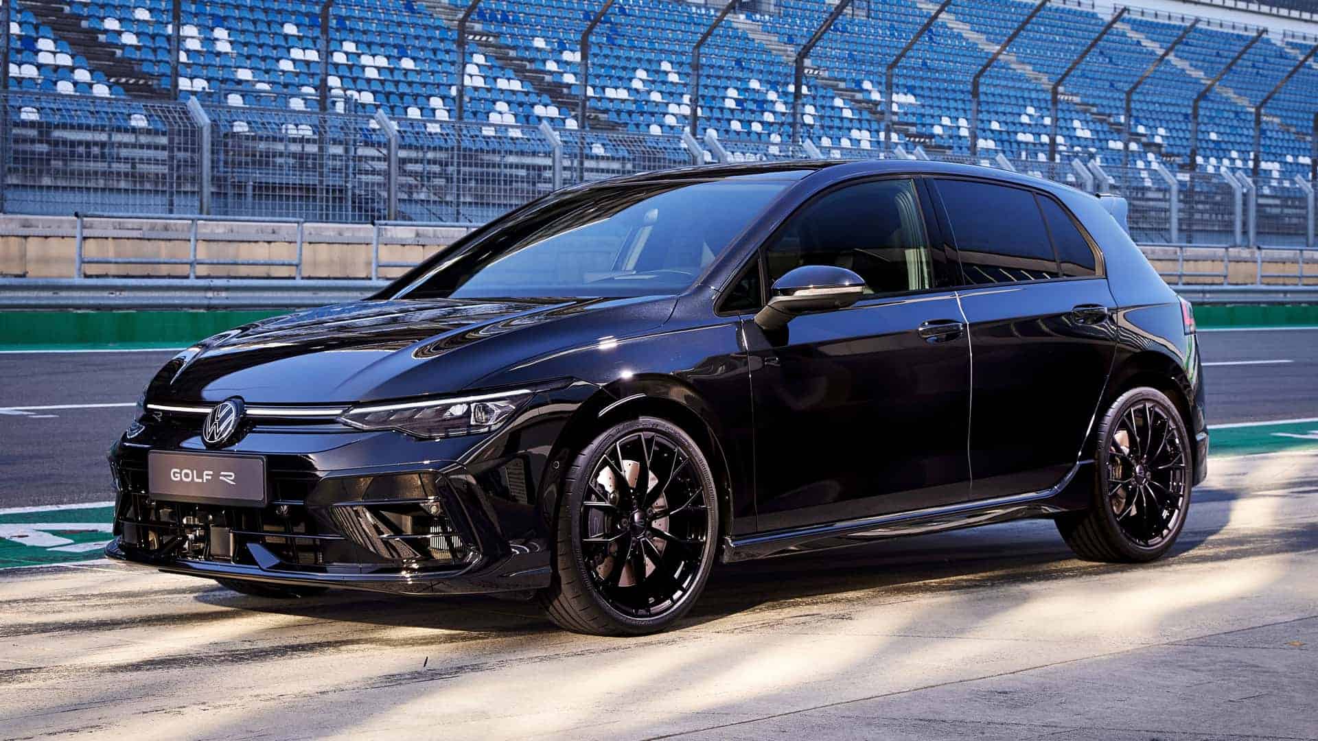 2025 Volkswagen Golf R Packs Increased Power - ArabGT