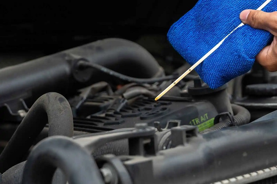 Learn How to Check Your Oil Dipstick Properly and Protect Your Car - ArabGT