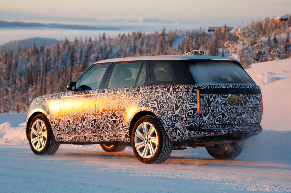 2027 Range Rover Facelift Spotted Ahead Of Official Debut - ArabGT
